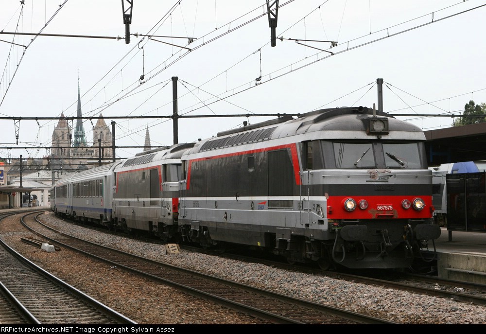 SNCF BB 67575 and 67577
